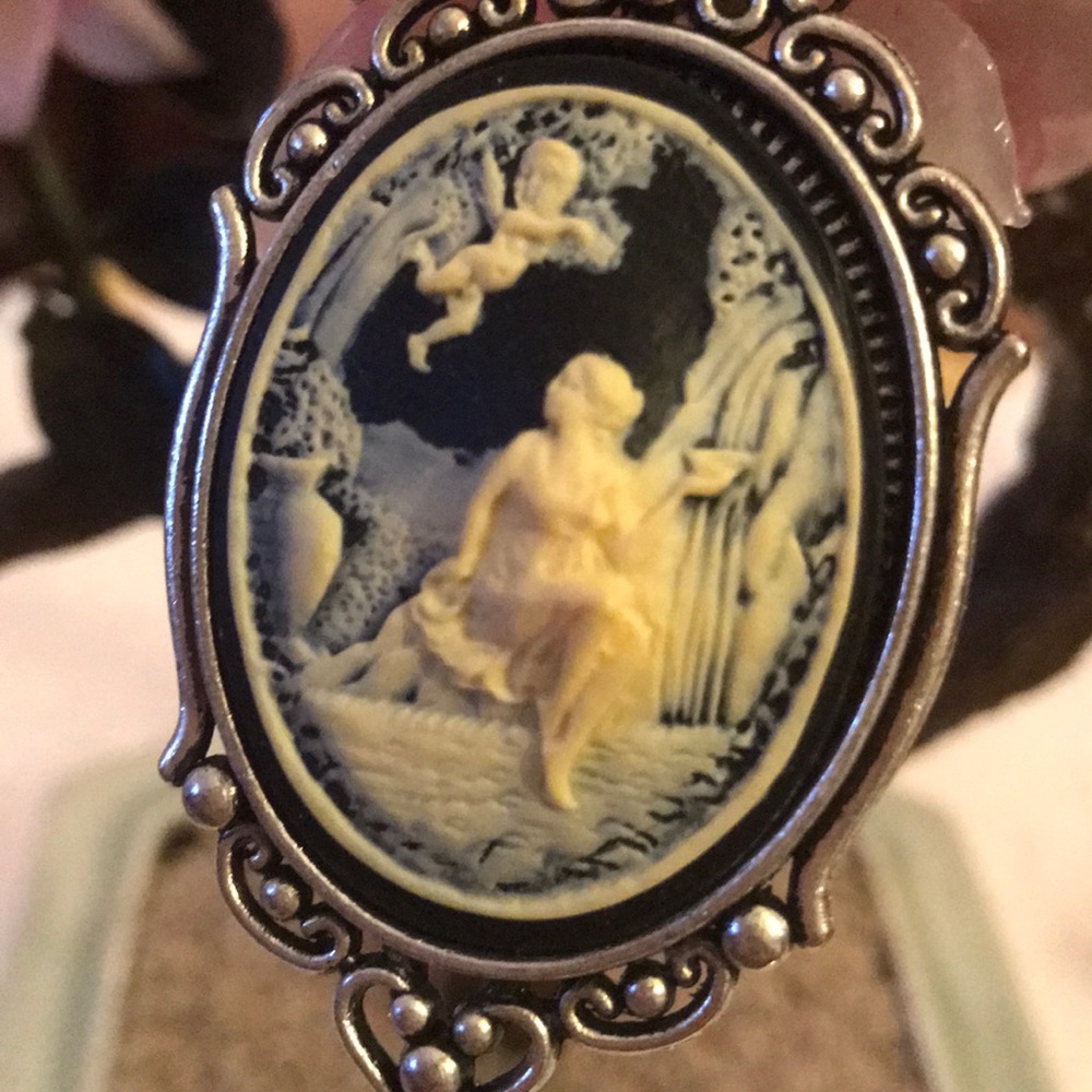 Vintage Engraved Angels Lucite Pendent - Gem